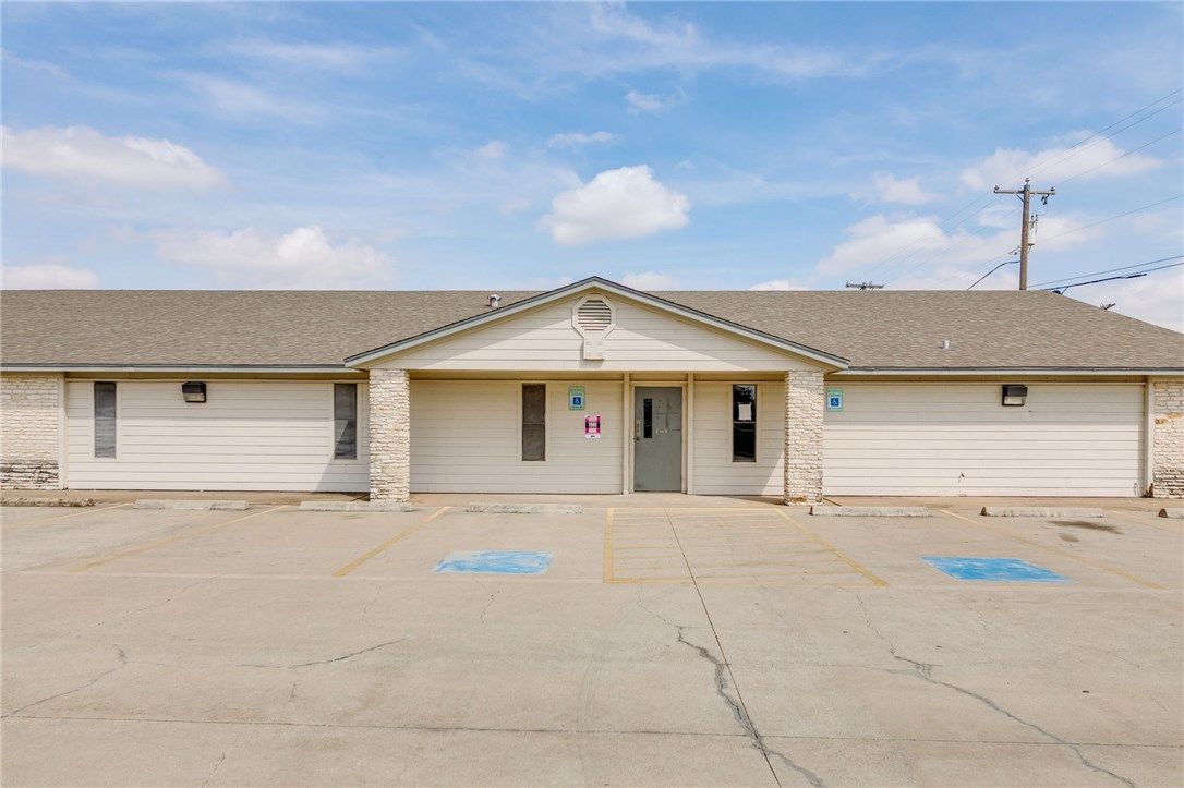 301 Highland Drive, Taylor, TX, 76574 - MLS# 1990056