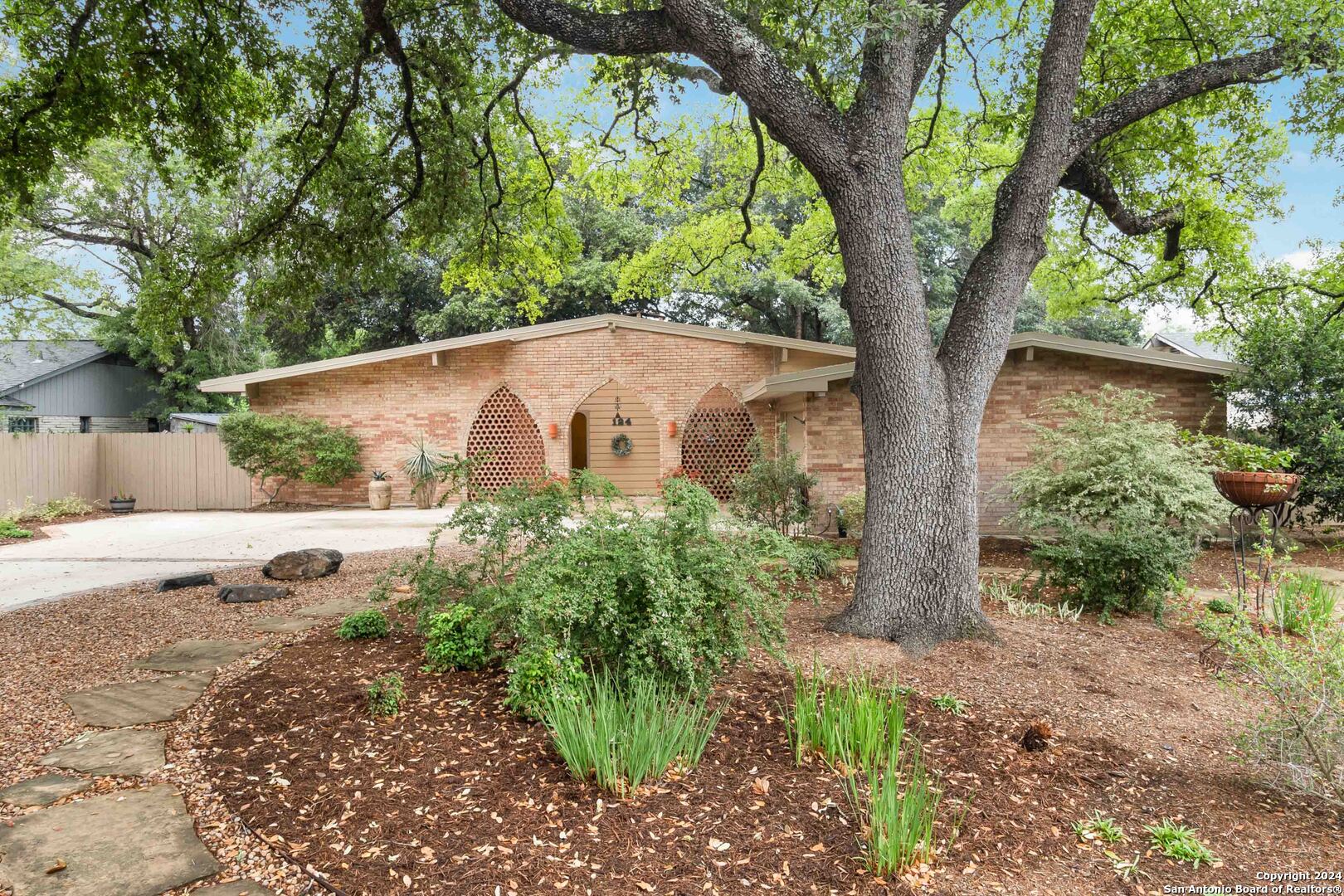 124 Travertine Ln, Castle Hills, TX, 78213 - MLS# 1766112