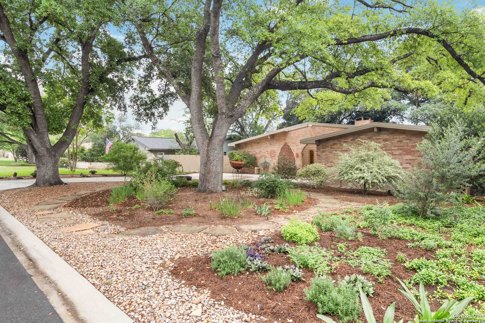 124 Travertine Ln, Castle Hills, TX, 78213 - MLS# 1766112