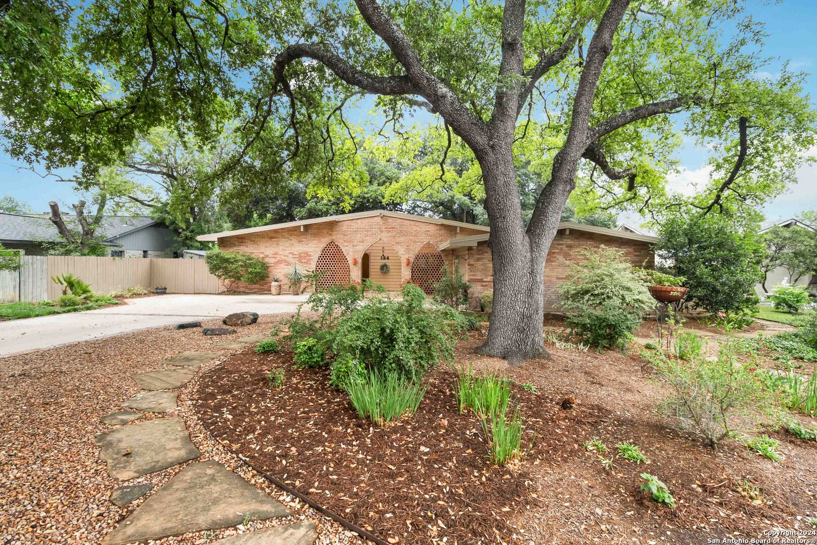 124 Travertine Ln, Castle Hills, TX, 78213 - MLS# 1766112